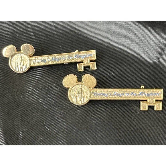 Disney | Jewelry | 2 Disneys Keys To The Kingdom Pin Walt Disney World ...